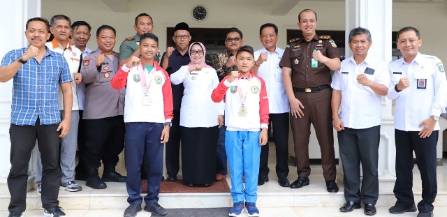 Putri SMPN 2 Jombang Juara Basket Piala Bupati, Rendra Pandu Hernawan ...