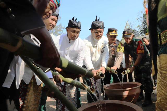 Uri-uri Budaya Desa Cupak Kirab Pusaka Diberangkatkan Sugiat Pj Bupati ...